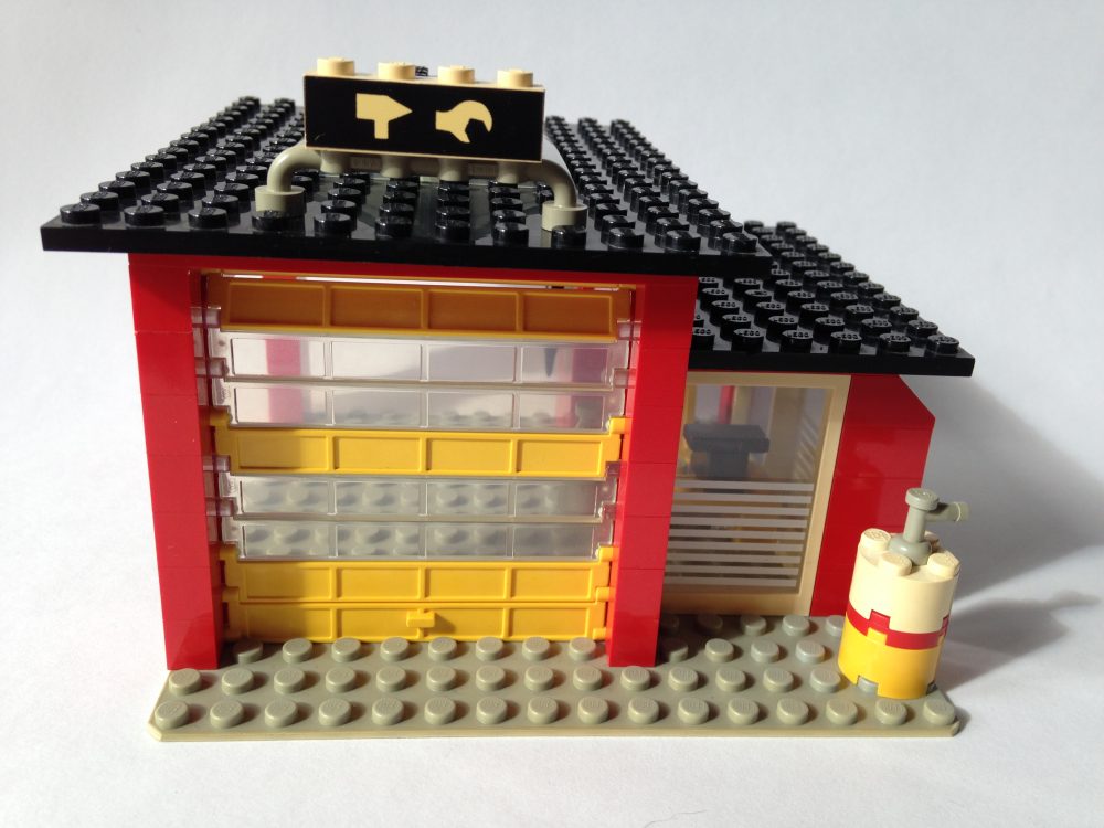 Retro Review: LEGO Town 6369 Auto Workshop - Bouwsteentjes.info