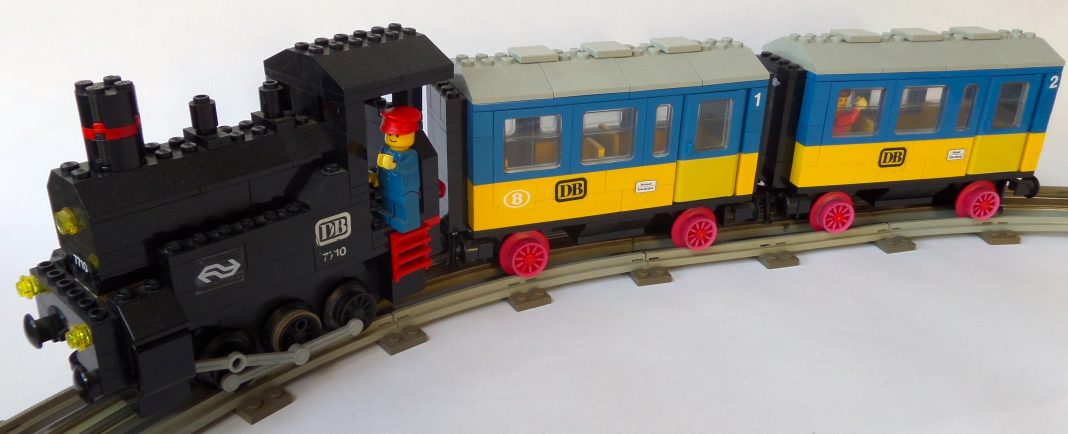 Retro Review: LEGO Trains 7710 Push-Along Passenger Steam Train ...