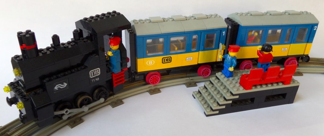 Retro Review: LEGO Trains 7710 Push-Along Passenger Steam Train ...