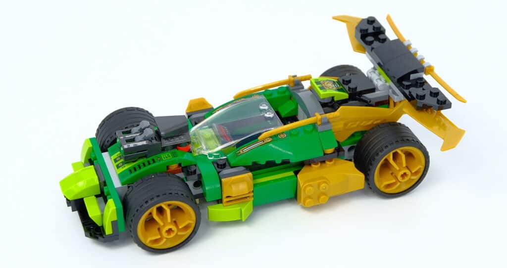 [Review] LEGO Ninjago Lloyd's Race Car EVO - Bouwsteentjes.info