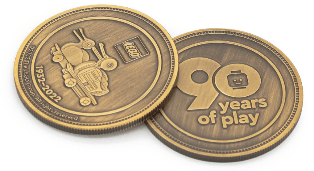 LEGO 90 Years of Play Wooden Duck Coin onthuld