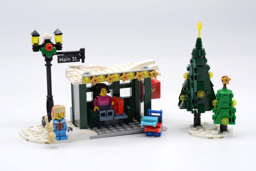 [RYS] LEGO Holiday Tram Station - Werk aan het spoor (gratis instructies)