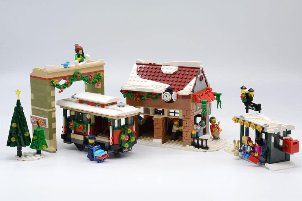 [RYS] LEGO Holiday Tram Station - Werk aan het spoor (gratis instructies)