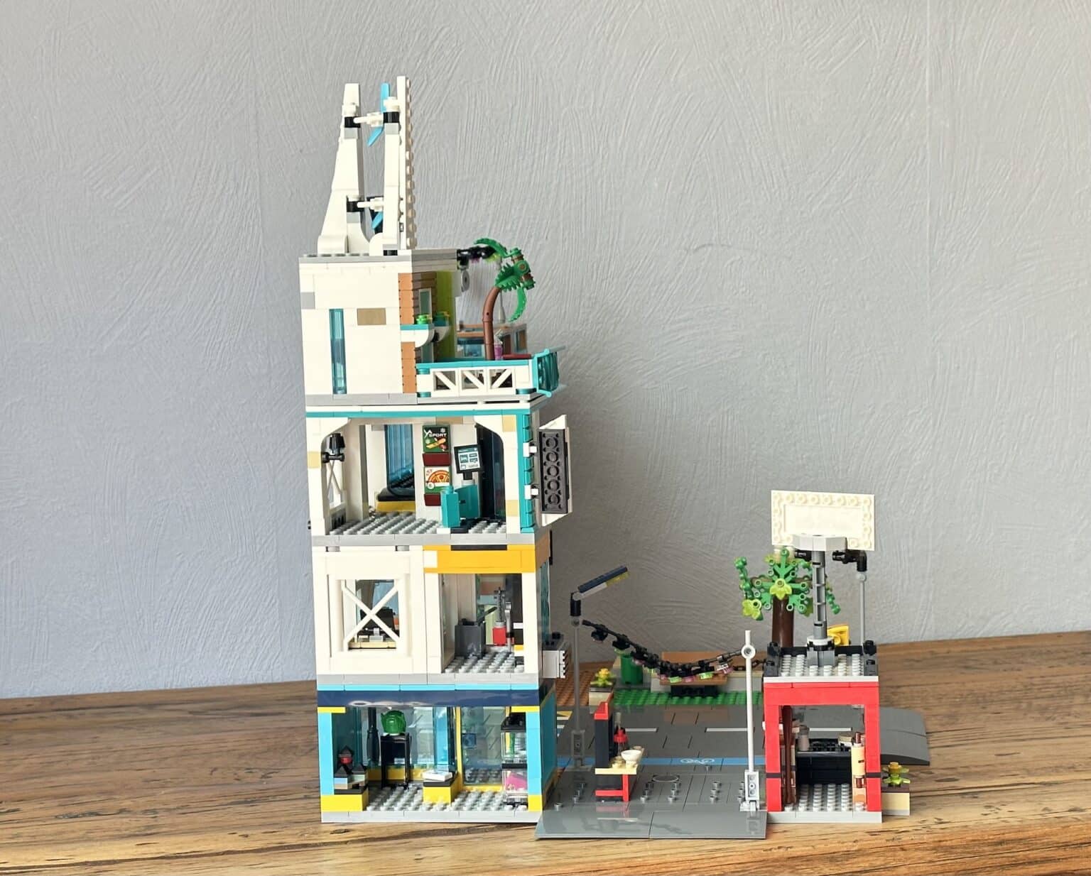 [Review] LEGO City 60380 Downtown - komt tot de kern