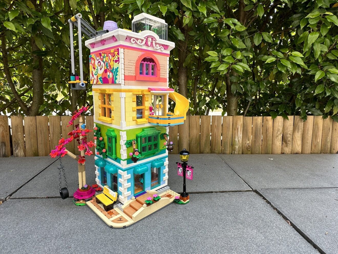 [Review] Zo kleurrijk is het LEGO Friends 41748 Heartlake City ...