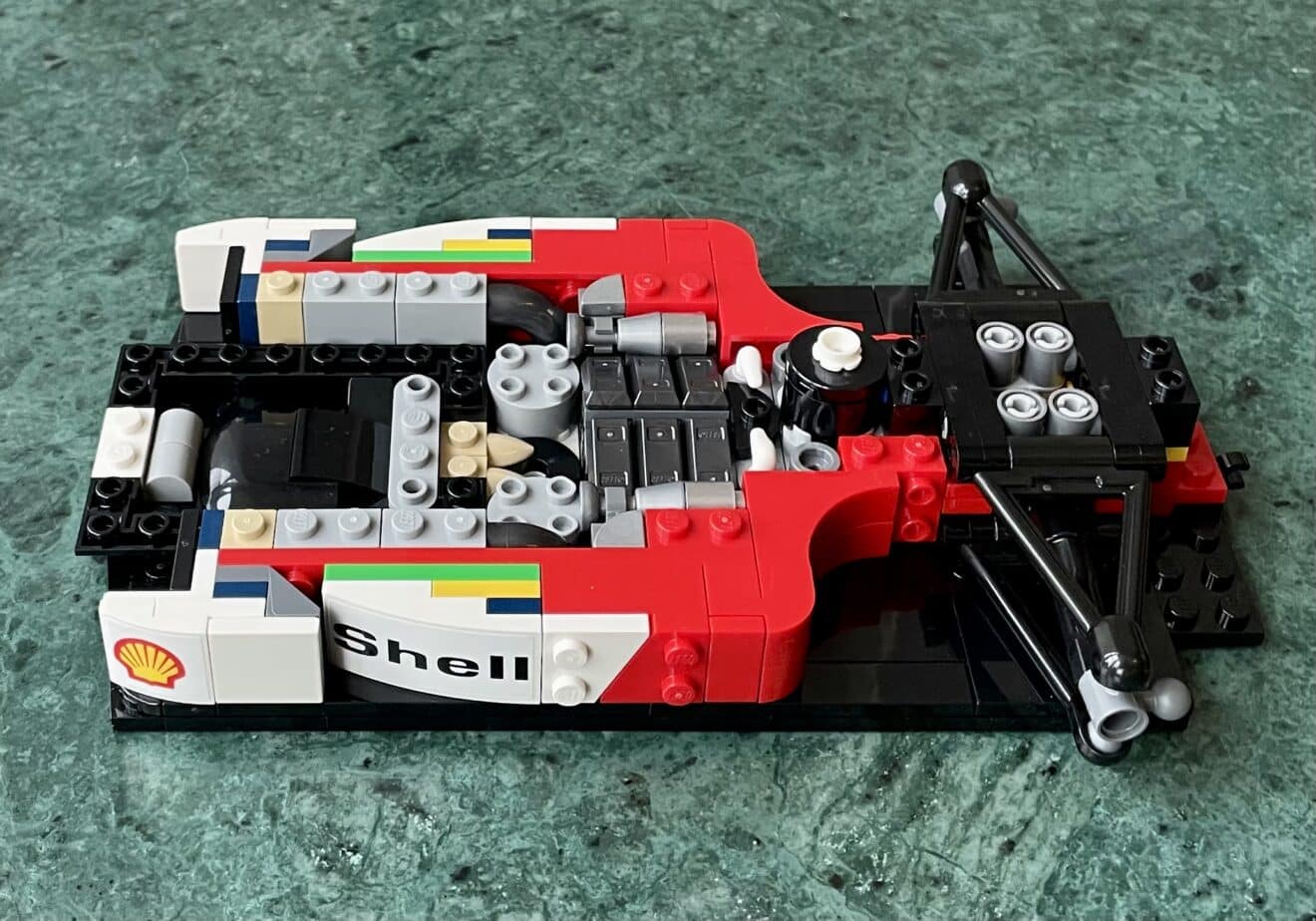 [Review] LEGO Icons 10330 McLaren MP4/4 & Ayrton Senna - twee grootheden van weleer