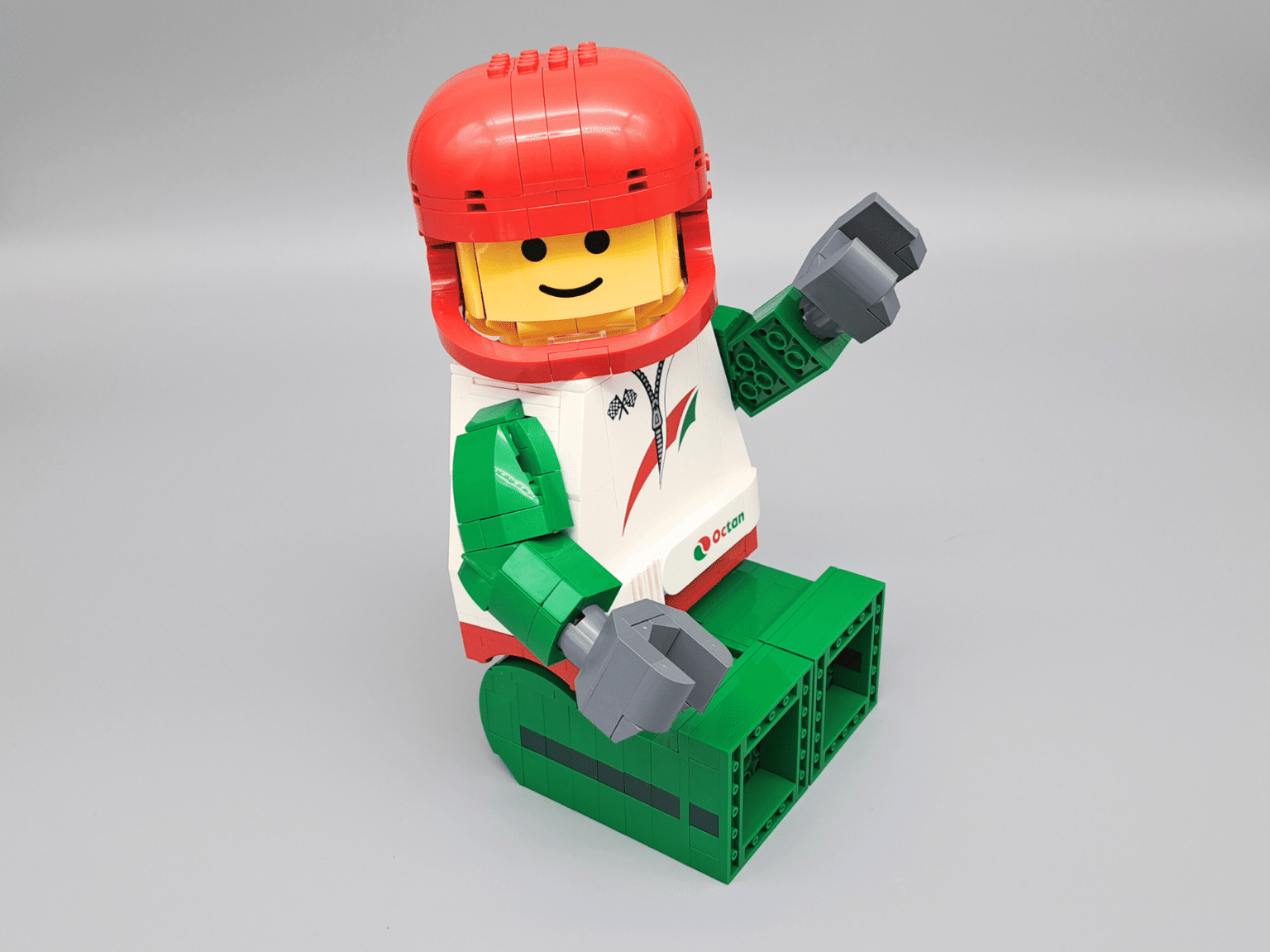[Review] LEGO 40819 Up-Scaled Racing Driver Minifigure - racen maar!
