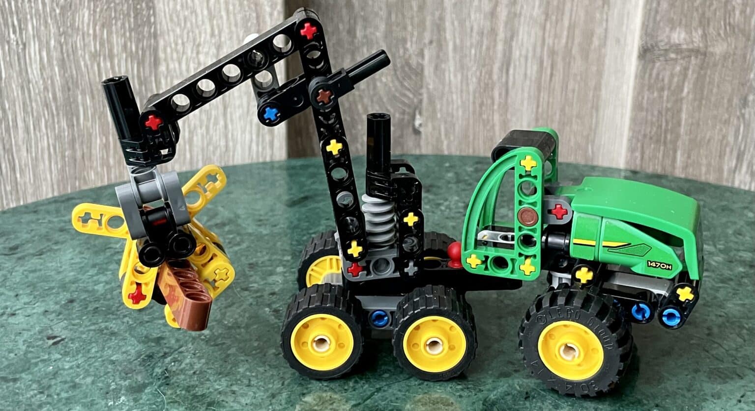 Review: LEGO Technic 42218 John Deere 1670H Wheeled Harvester ...